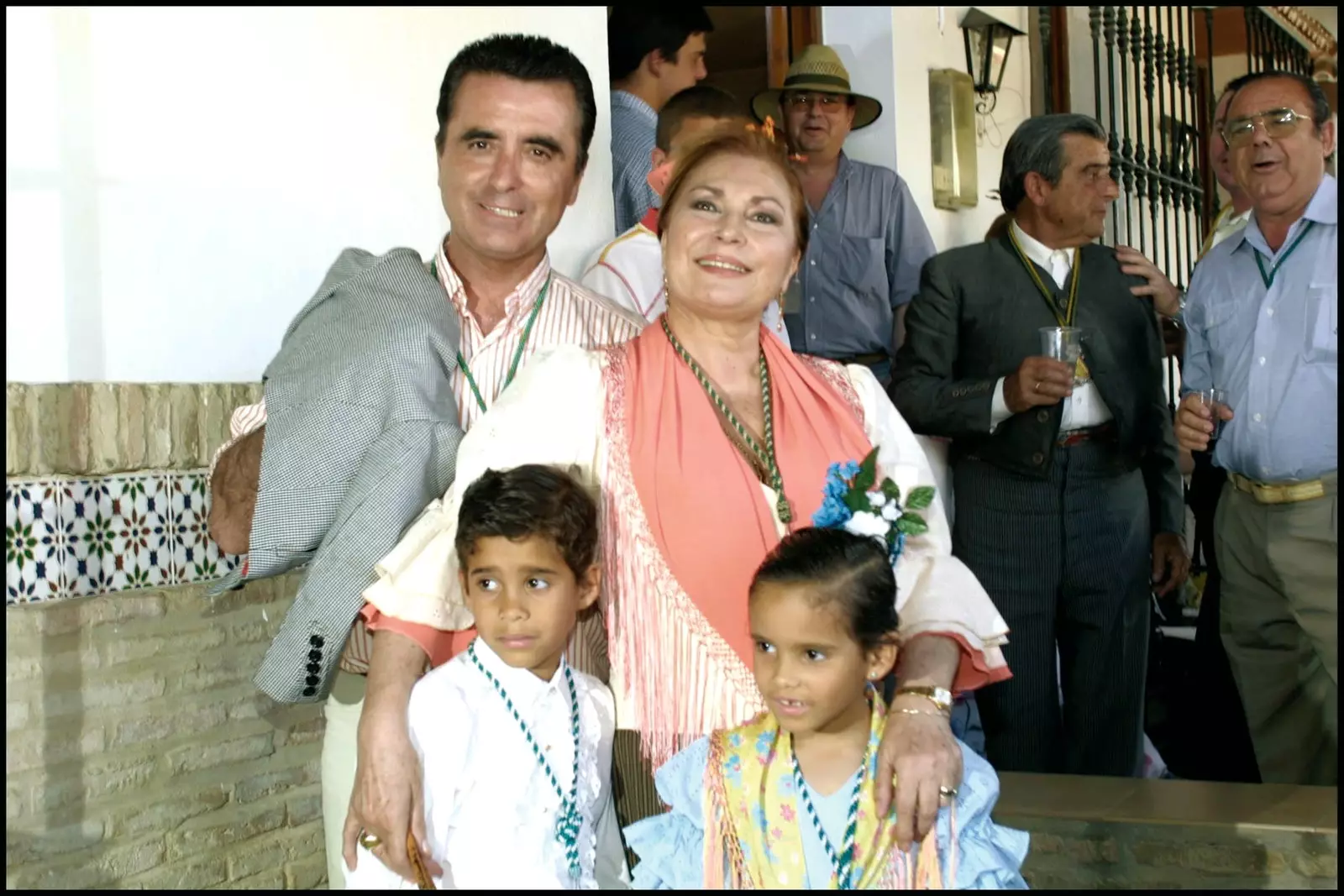 Rocío Jurado un Jos Ortega Cano ar saviem bērniem Gloriju Kamilu un Fernando El Rocío 2002. gadā.