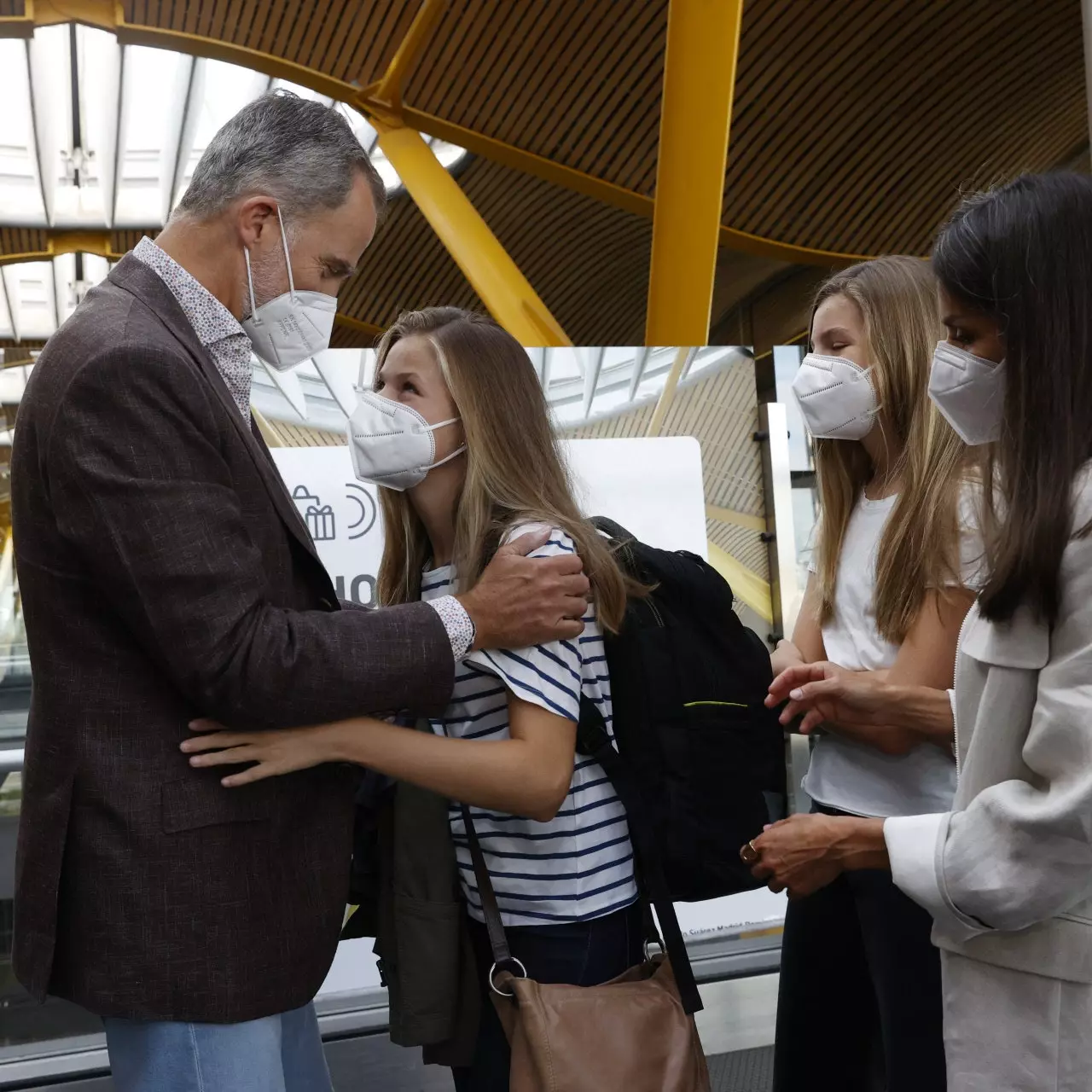 König Felipe und Königin Letizia verabschieden sich am 30. August 2021 am Flughafen Madrid von Leonor.