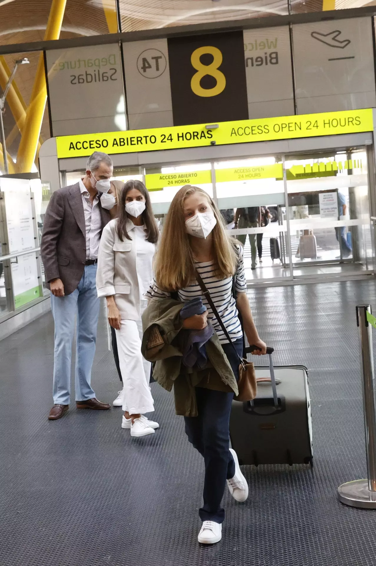 König Felipe und Königin Letizia verabschieden sich am 30. August 2021 am Flughafen Madrid von Leonor.