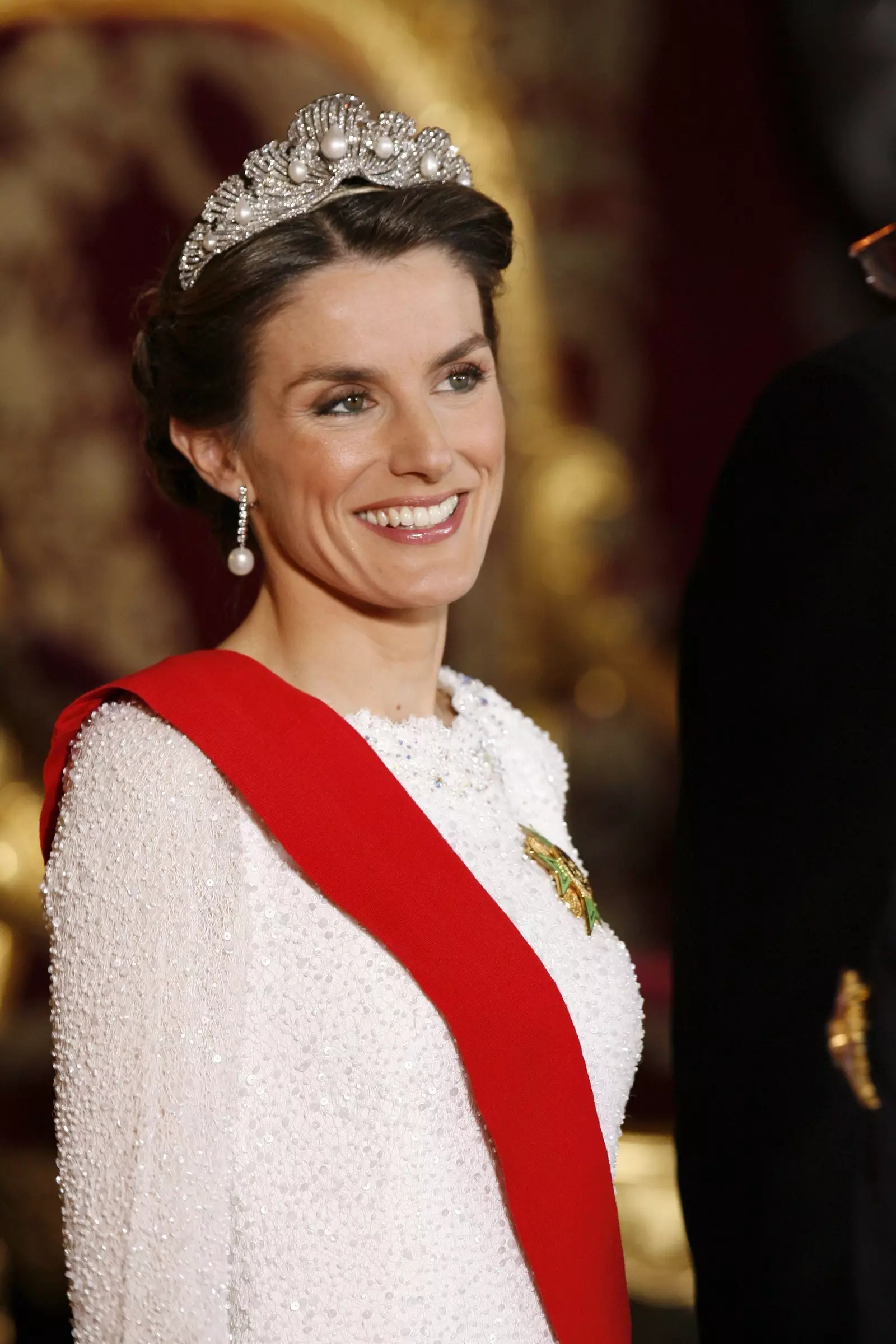 Letizia pẹlu Mellerio tiara ni ounjẹ ti a nṣe si Aare Philippines Gloria Macapagal ni ọdun 2007