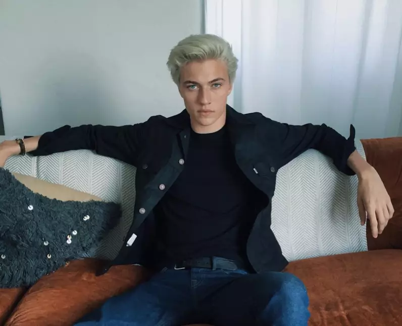 Lucky Blue Smith model y foment.