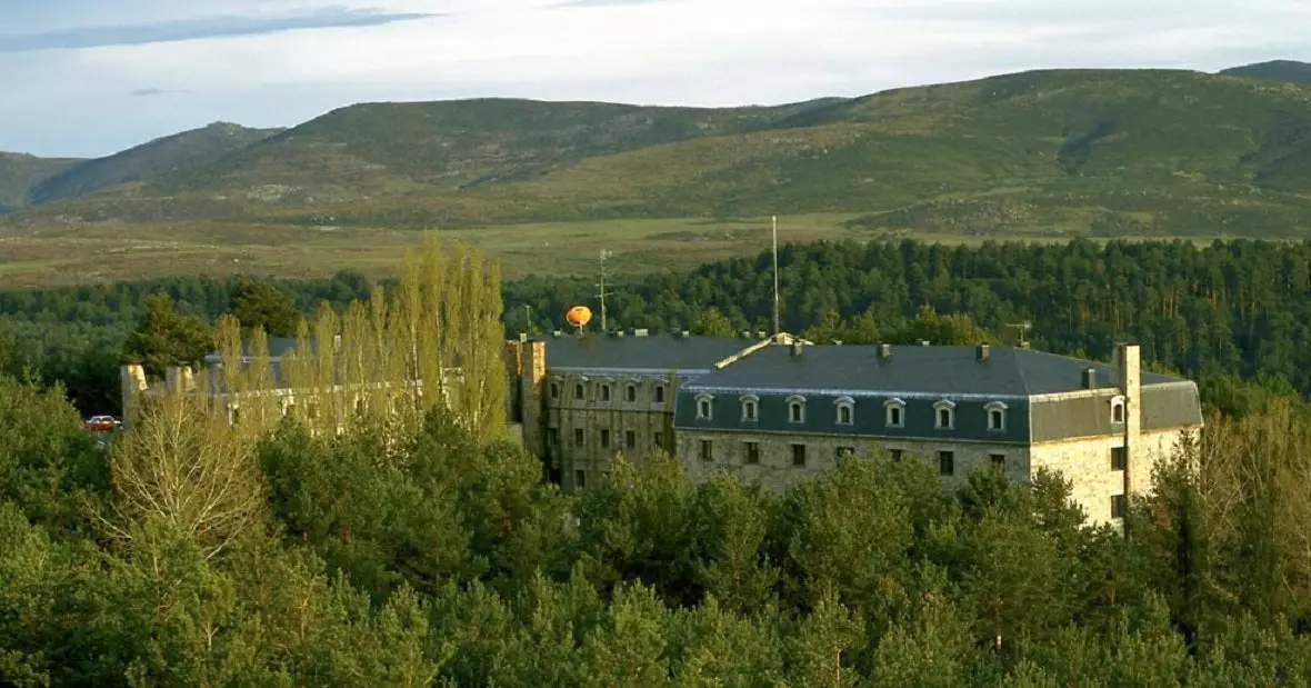 Parador de Gredos Grondwet