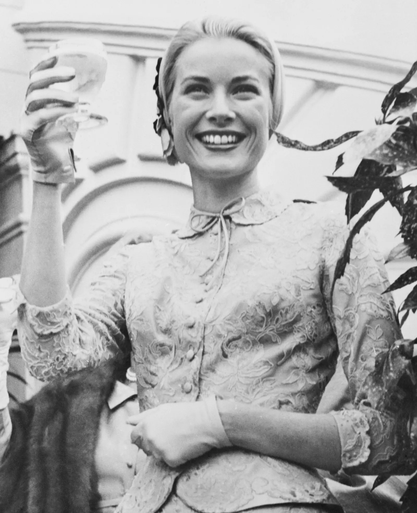 Grace Kelly vid sitt bröllop med prinsen av Monaco den 20 april 1956.