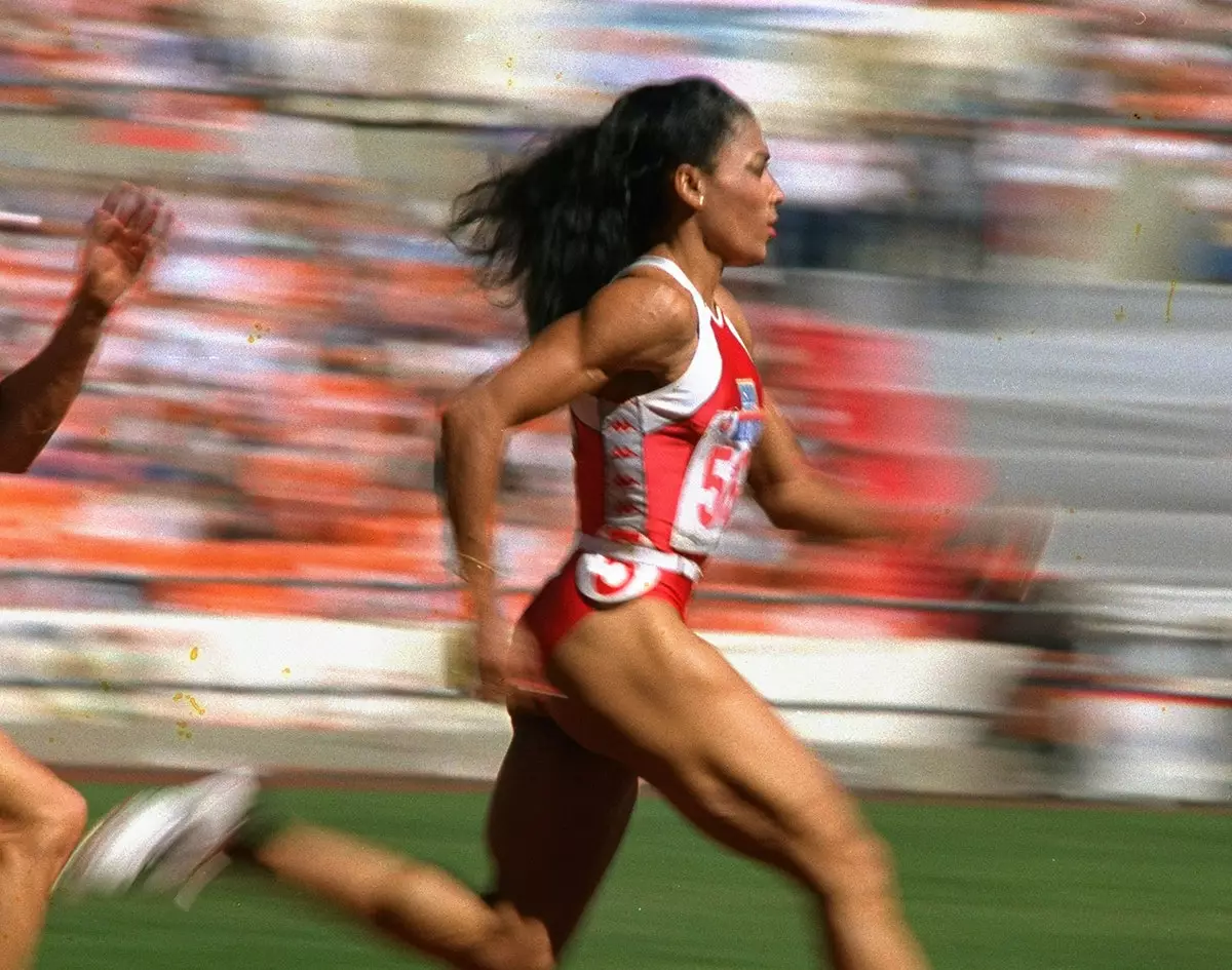 Florence Griffith in die 200 m-halfeindstryd by die Seoel Olimpiese Spele.