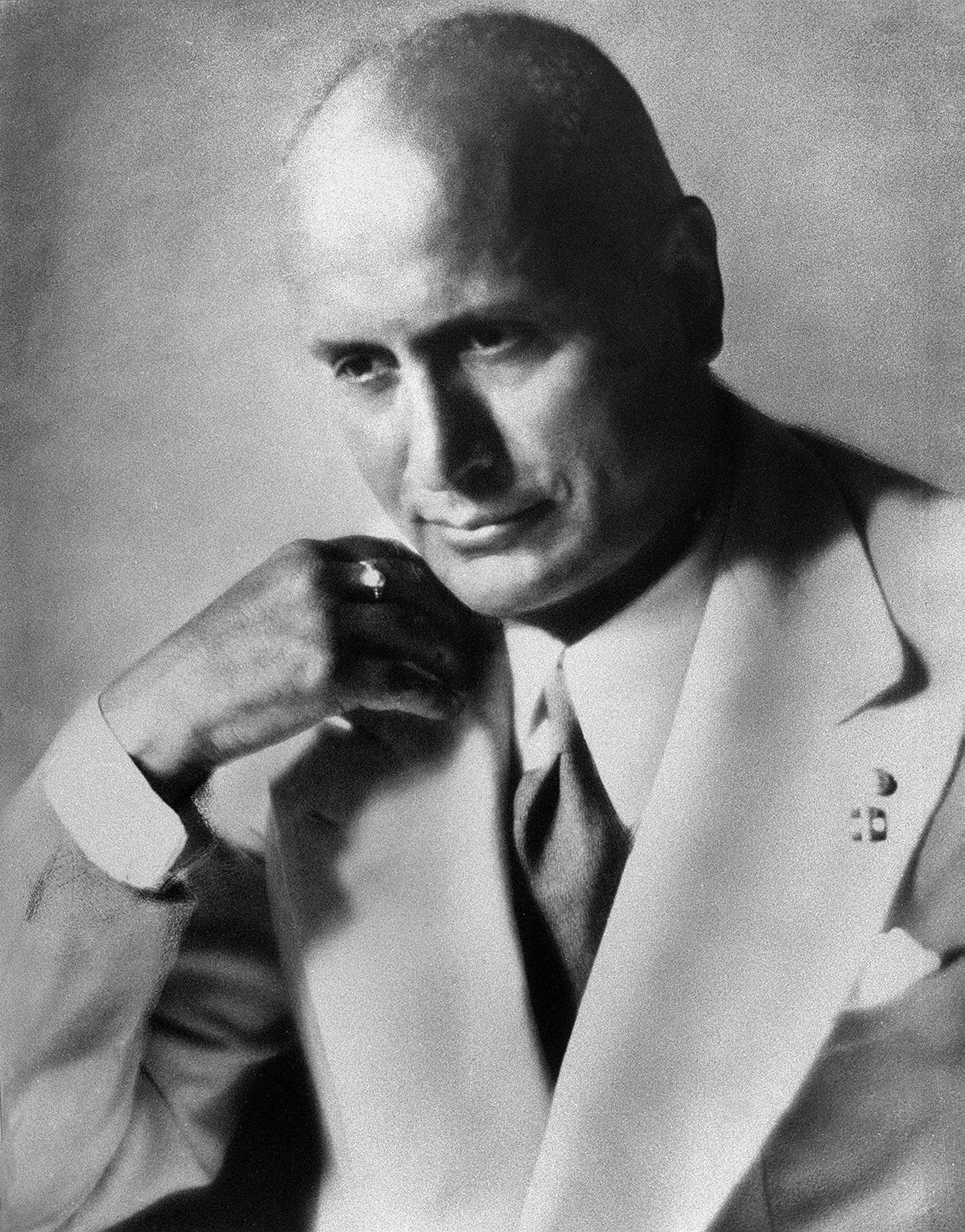 Mussolini por Carell en 1938 o mesmo ano en que aprobou as leis raciais.