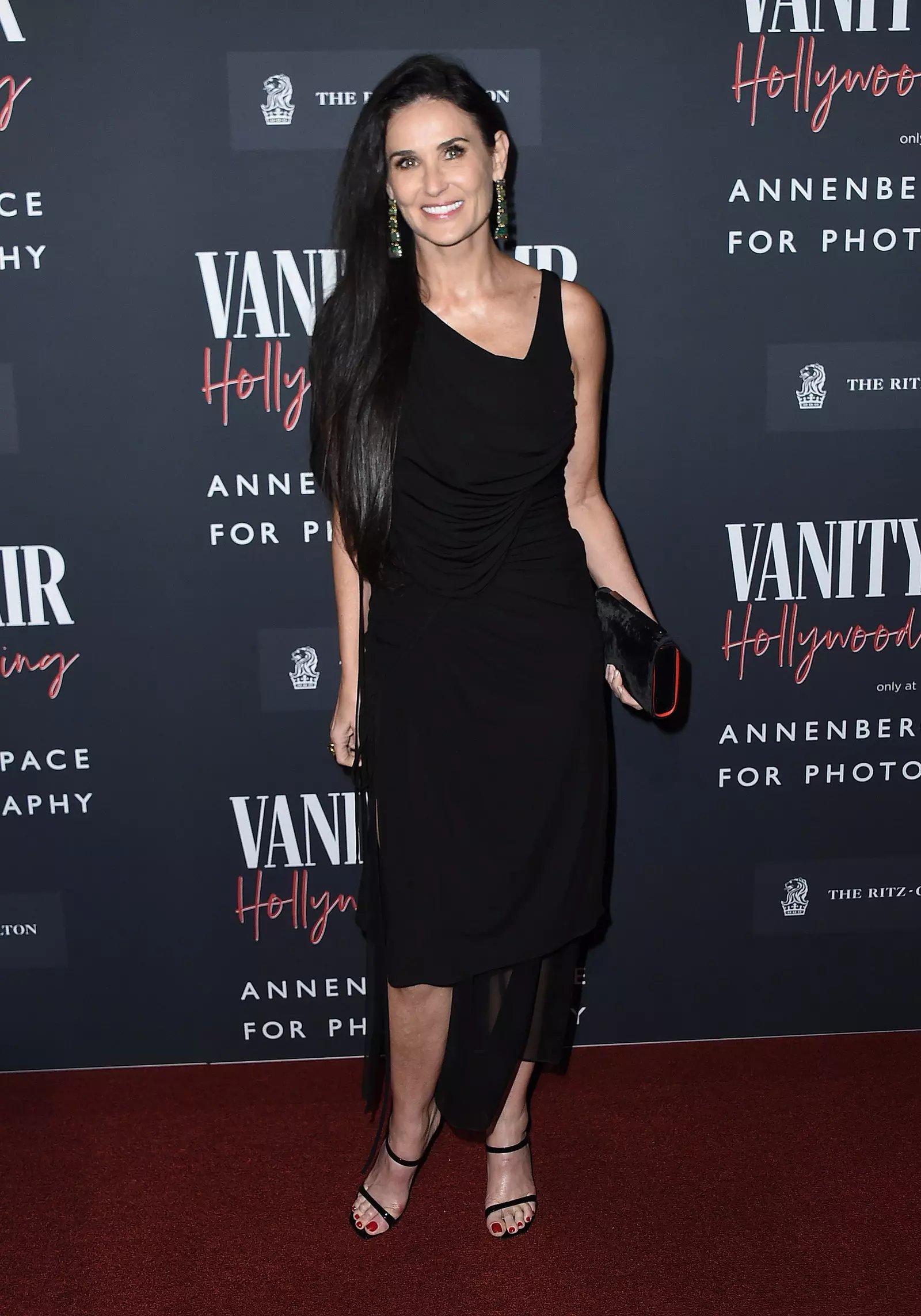 Demi Mur "Vanity Fair Hollywood Calling" ko'rgazmasida suratga tushmoqda.