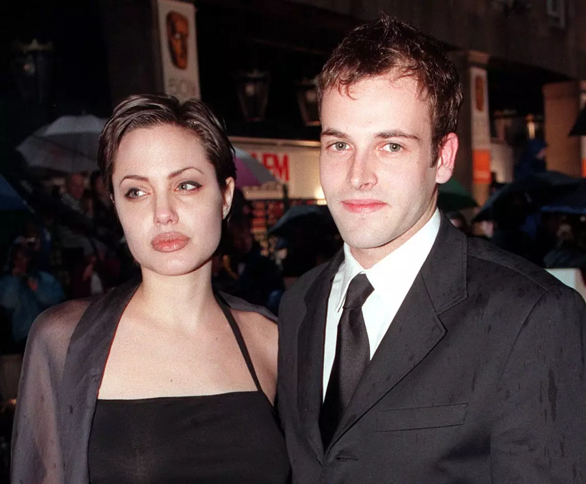 Angelina Jolie et Johnny Lee Miller en 1998.