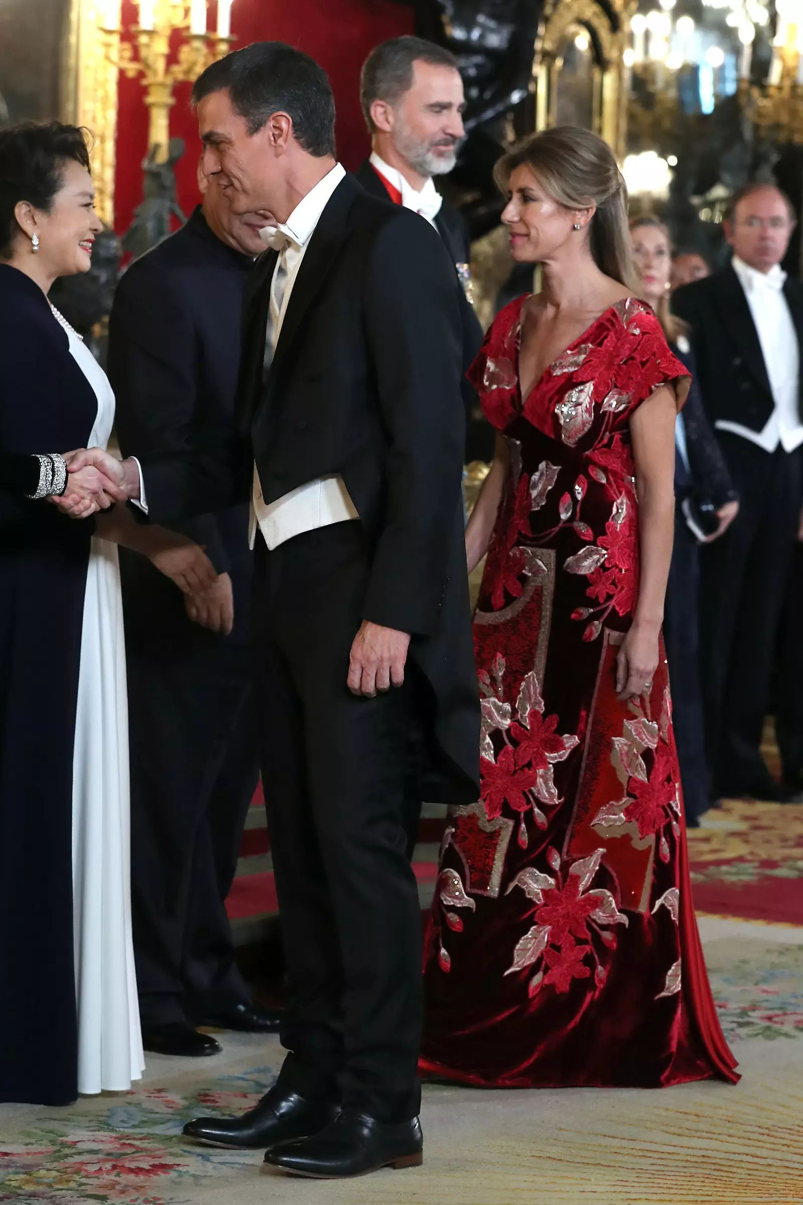 Pedro Sánchez en Begoña Gómez bij de receptie van de Chinese president in Madrid.