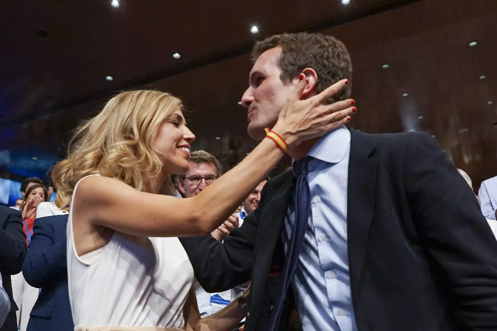 Pablo Casado och Isabel Torres precis i det ögonblick de fick veta att han skulle leda PP den 21 juli.