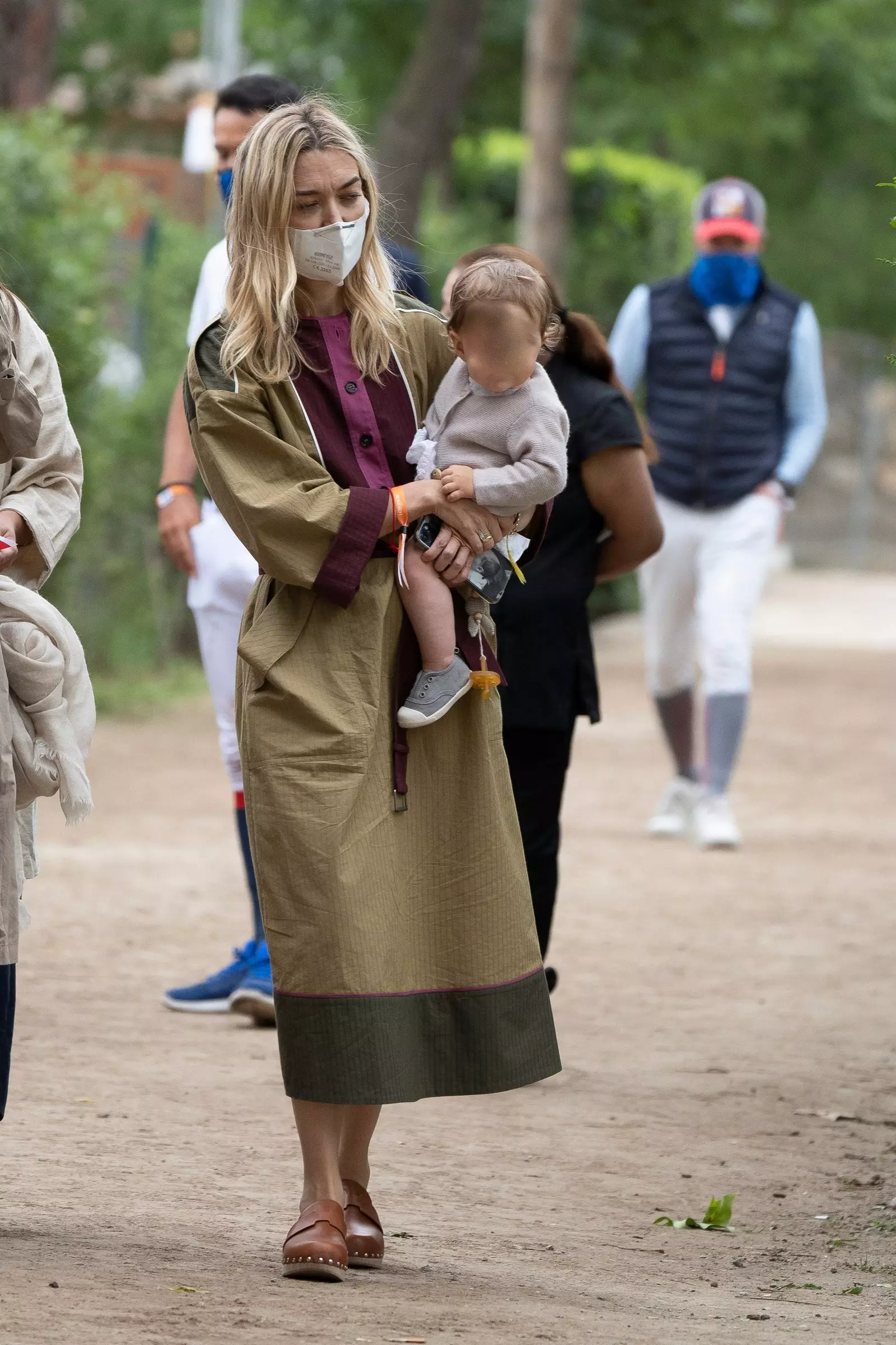 Marta Ortega con la figlia Matilde.