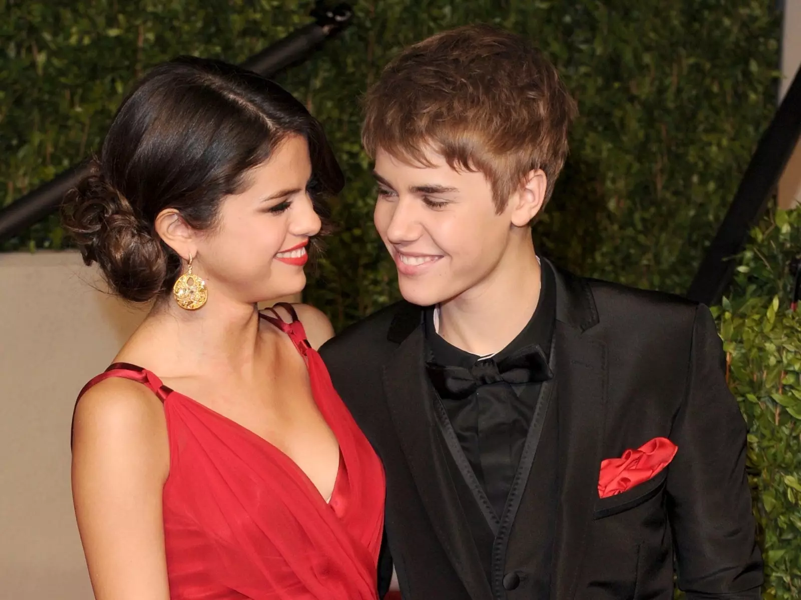 Dayika Selena têkiliya keça xwe bi Bieber re vedike