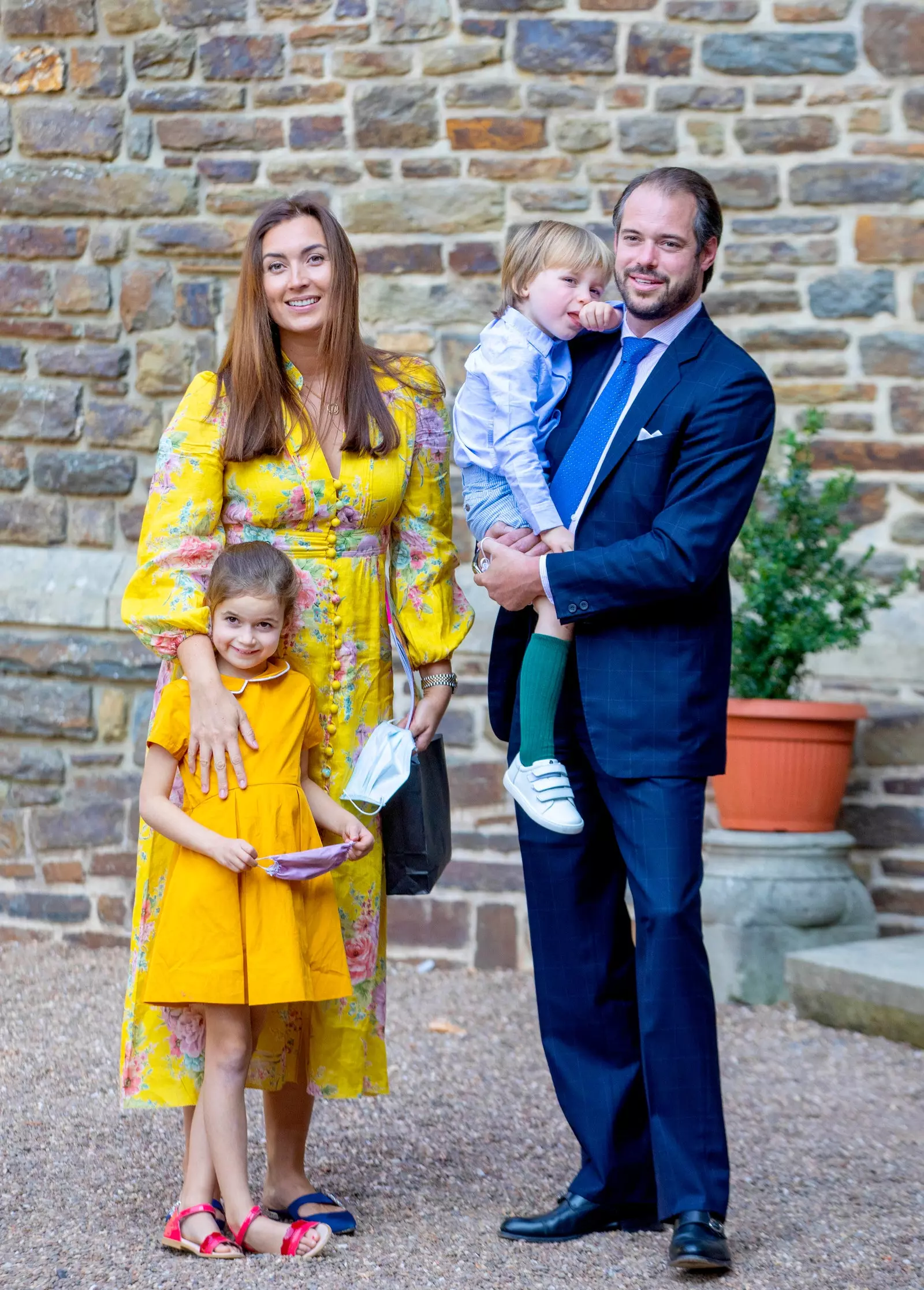 Prince Flix ti Luxembourg pẹlu iyawo rẹ Princess Claire ati awọn ọmọ wọn Amalia ati Liam.