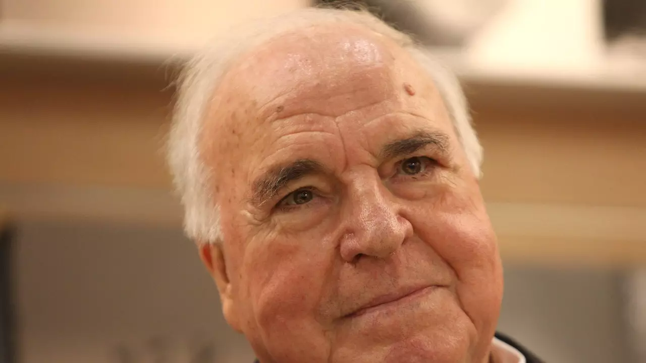 Helmut Kohl, craftsman ntawm German reunification, tuag