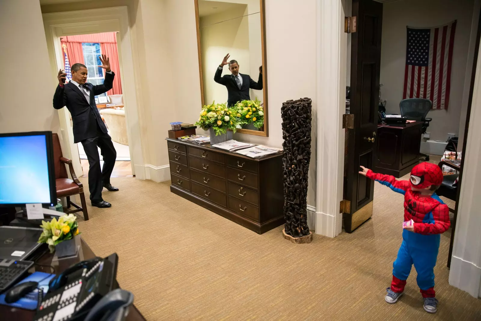 Obama fotografado en Halloween por Pete Souza.