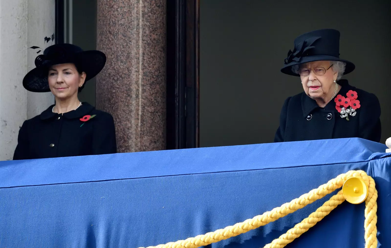 Susan Rhodes com Elizabeth II no domingo da lembrança