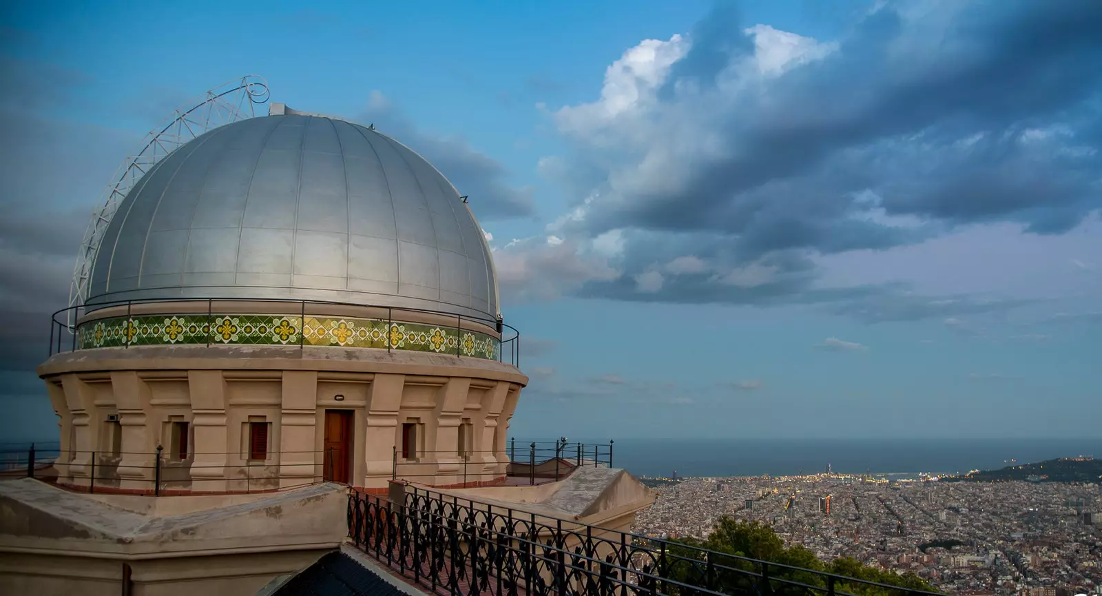 بارسلونا ۾ Fabra Observatory.