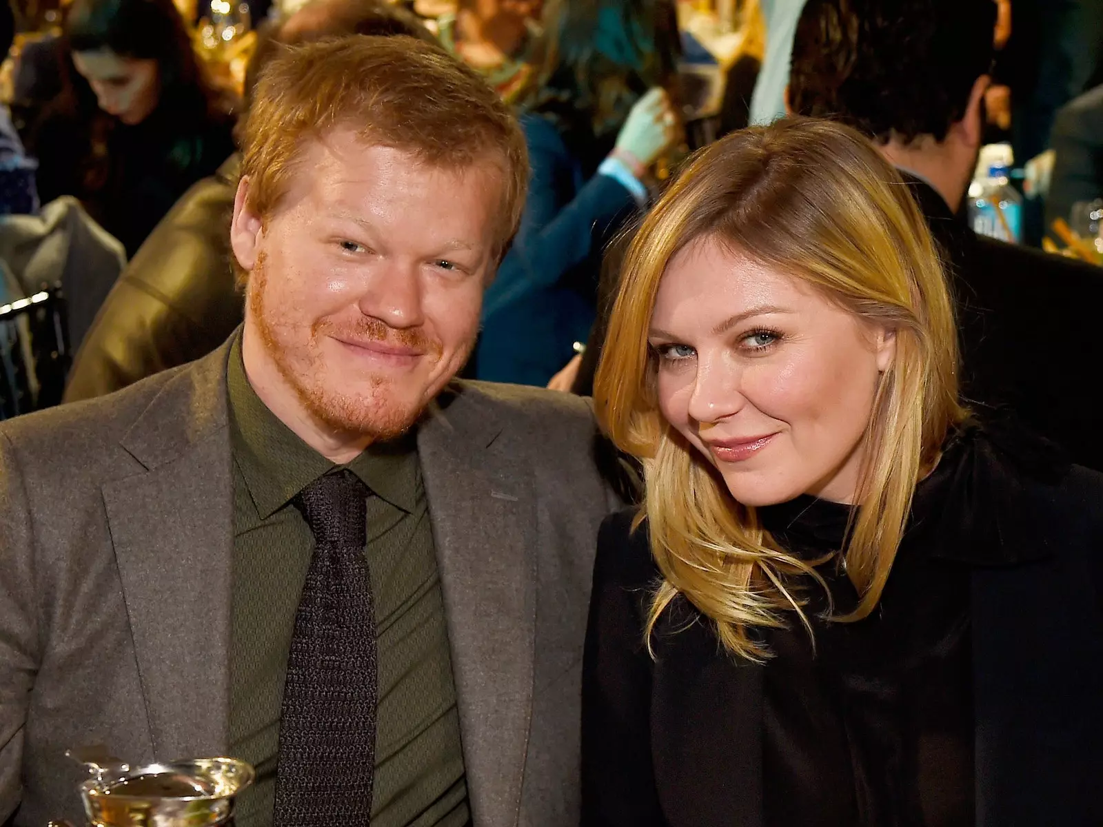 Kirsten Dunst kaj Jesse Plemons.