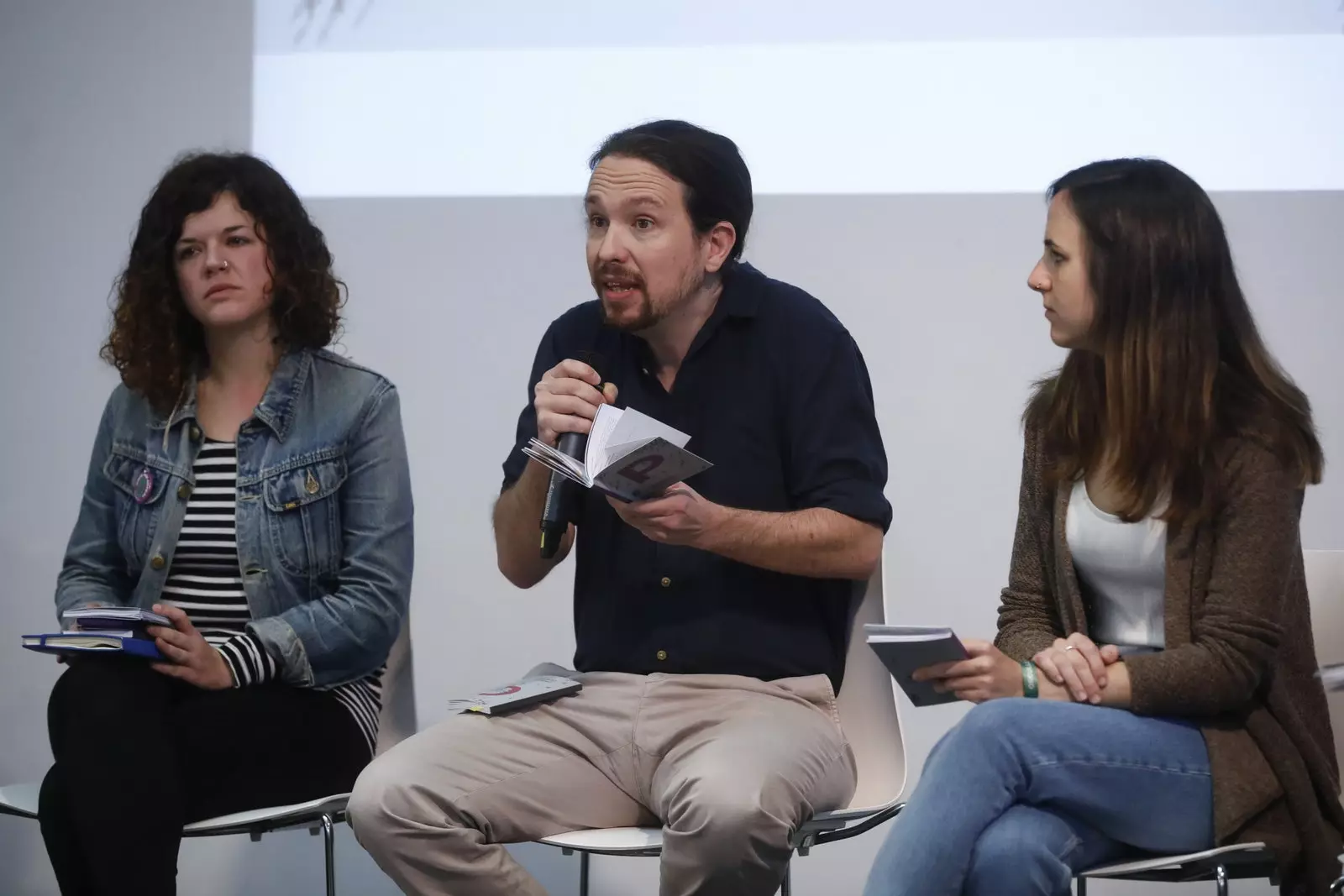 Sofiya Kastanyon va Pablo Iglesias, ikki muallif o'rinbosari.