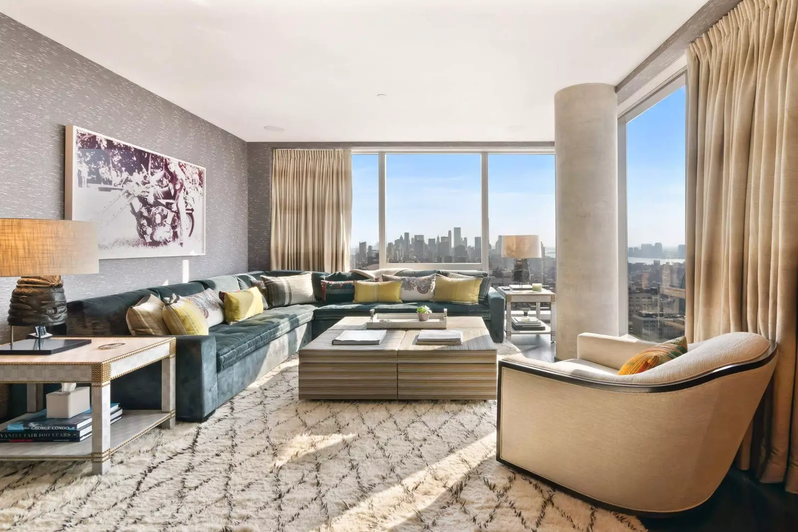 ジゼル・ブンチェンとトム・ブレイディが印象的なニューヨークのアパートを売りに出しました