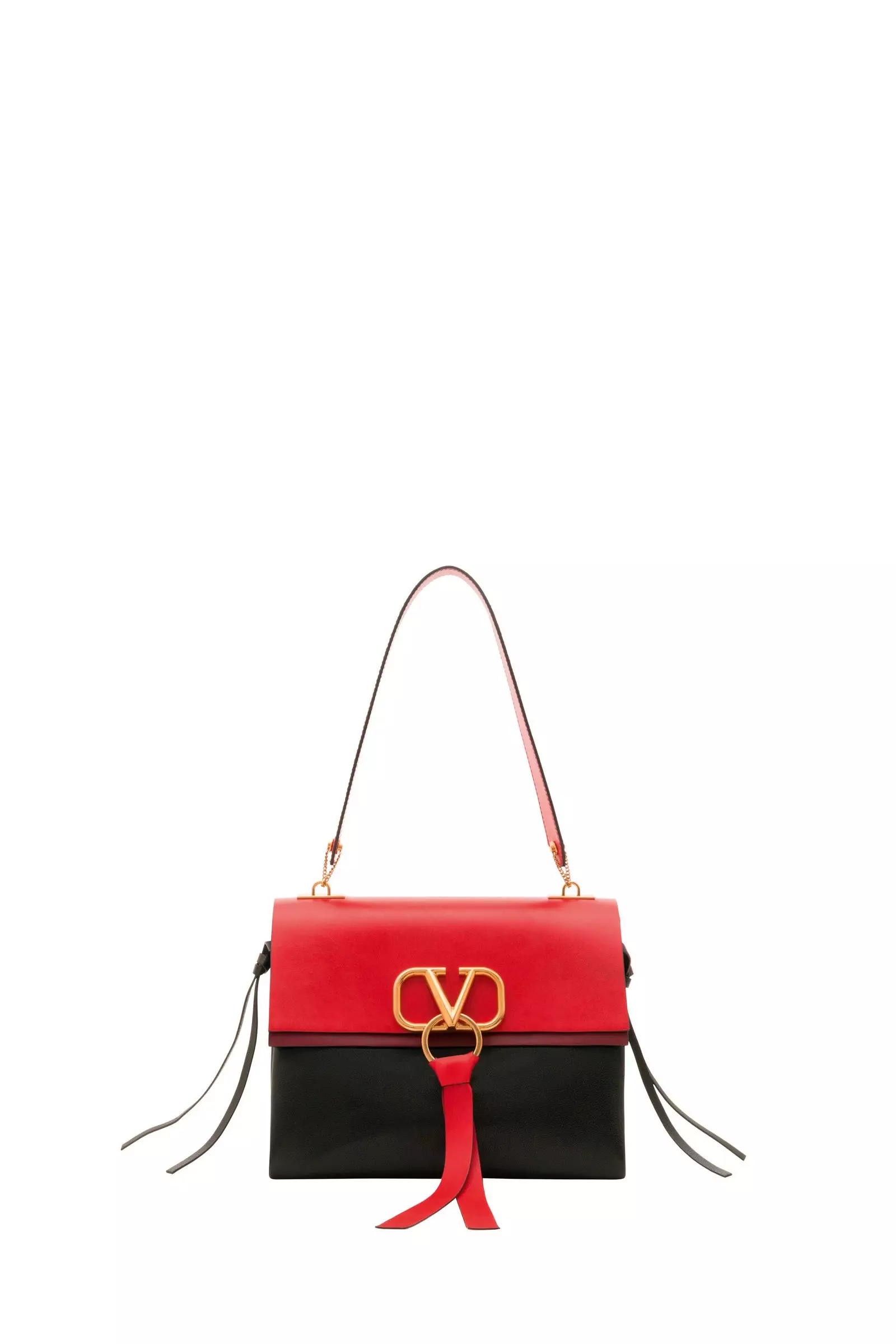 حقيبة Vring من Valentino التي تم تقديمها في موكب الدار في باريس تعيد تفسير الشعار على شكل حرف V ...