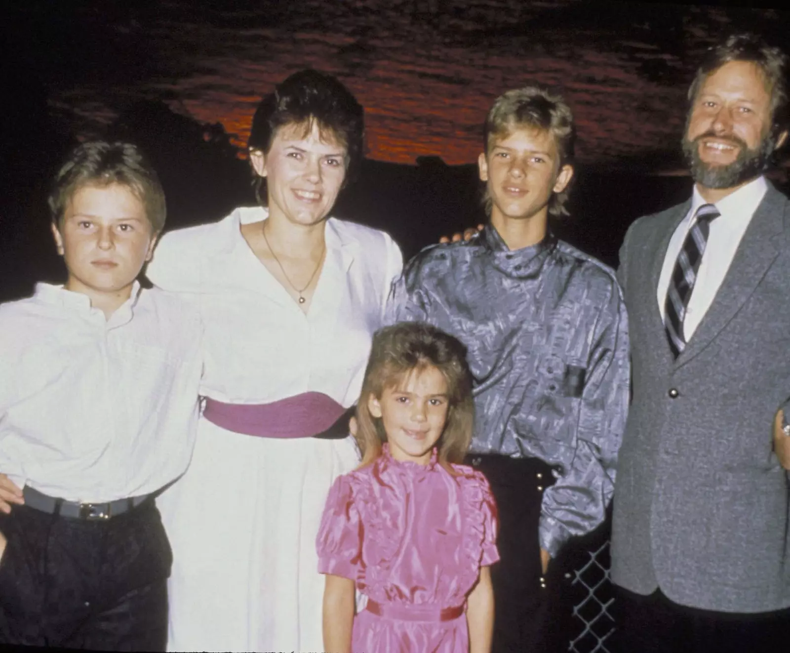 Chamberlainid koos laste Aidan Reagani ja Kahliaga.
