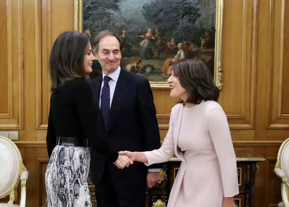 D'Kinnigin Doña mam President vun der Cond Nast Grupp Här Javier Pascual del Olmo an der Direkter vum Vogue Ms. Eugenie der...