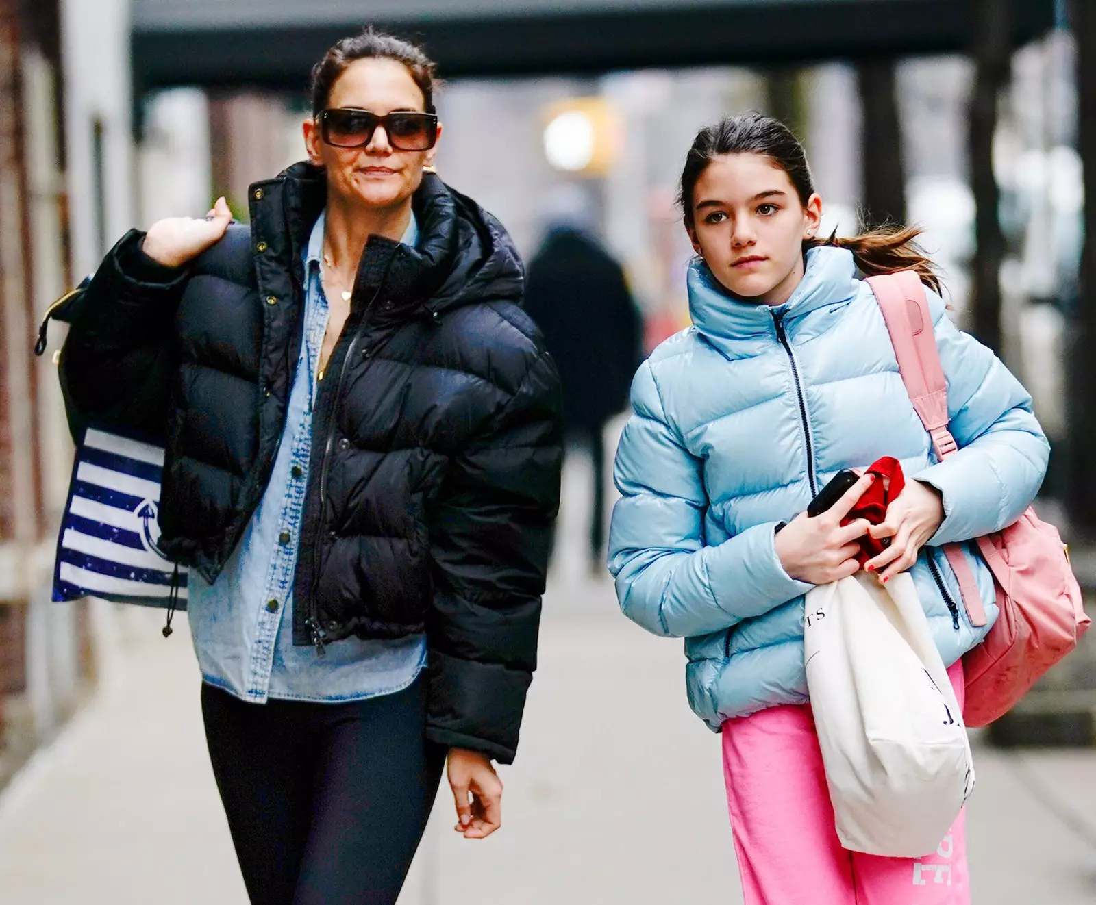 Katie Holmes e sua filha Suri Cruise.