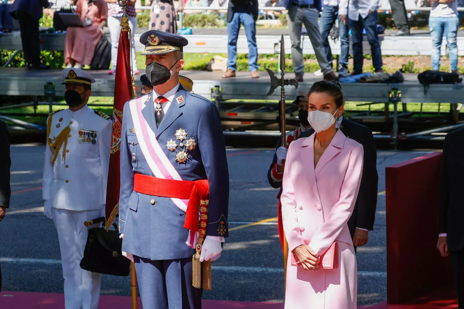 Raja Felipe dan Letizia dalam aksi Hari Angkatan Bersenjata.