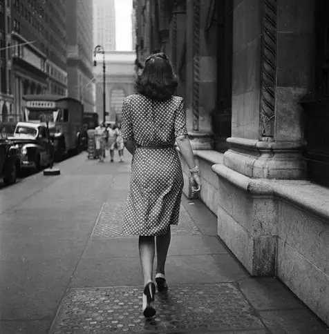 Camminando per le strade di New York 1946.