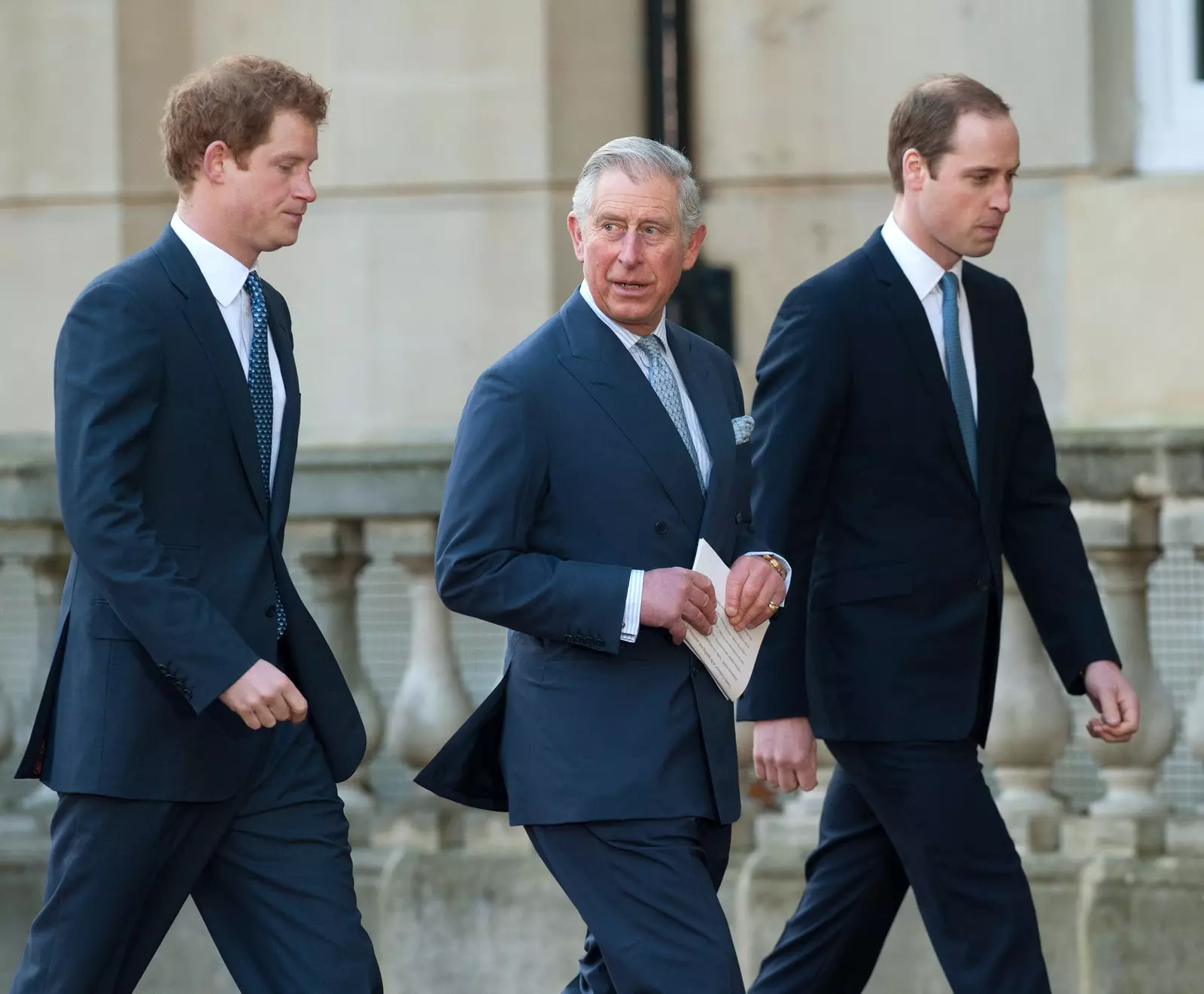 Le prince Charles avec ses fils William et Harry dans une image d'archive.