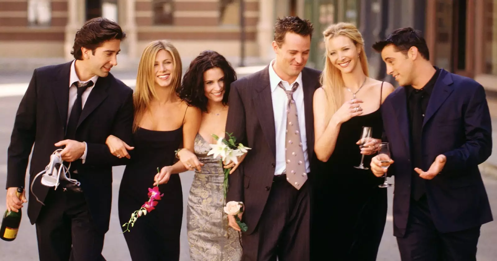 Courteney Cox trascorre Instagram con questa rara foto del cast di "Friends" l'ultimo giorno di registrazione della serie