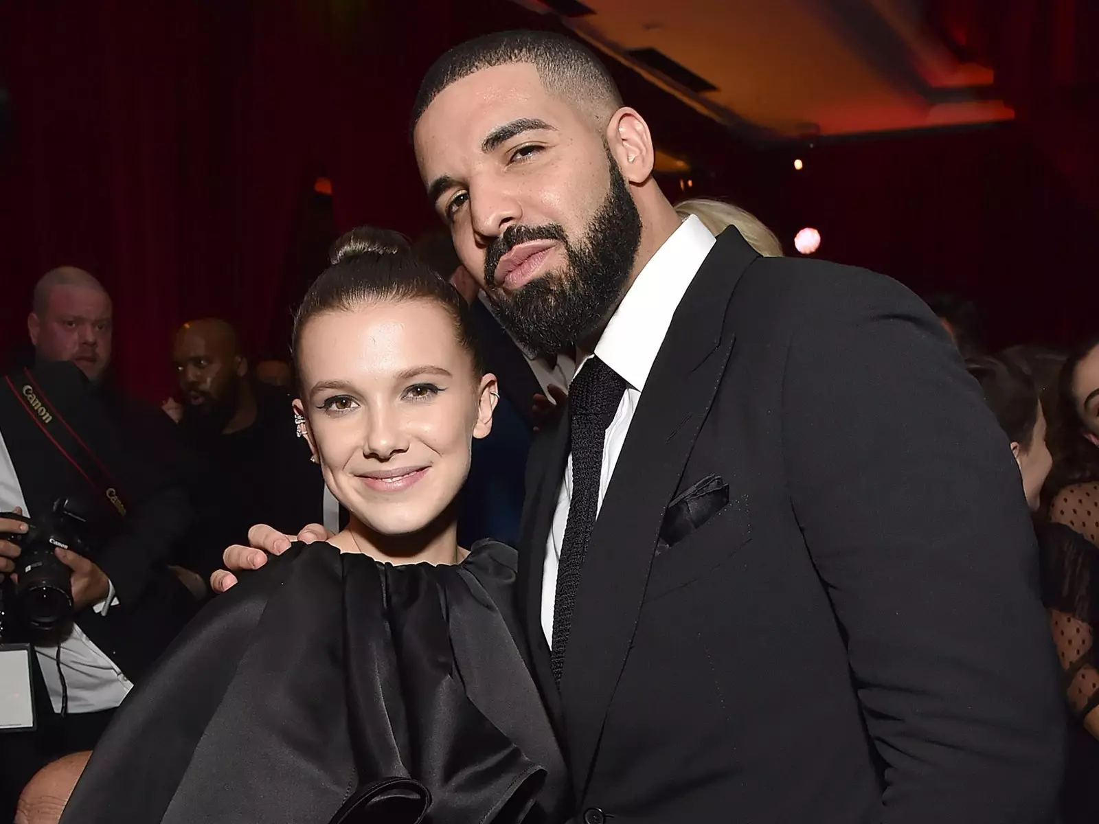 Millie Bobby Brown og Drake.