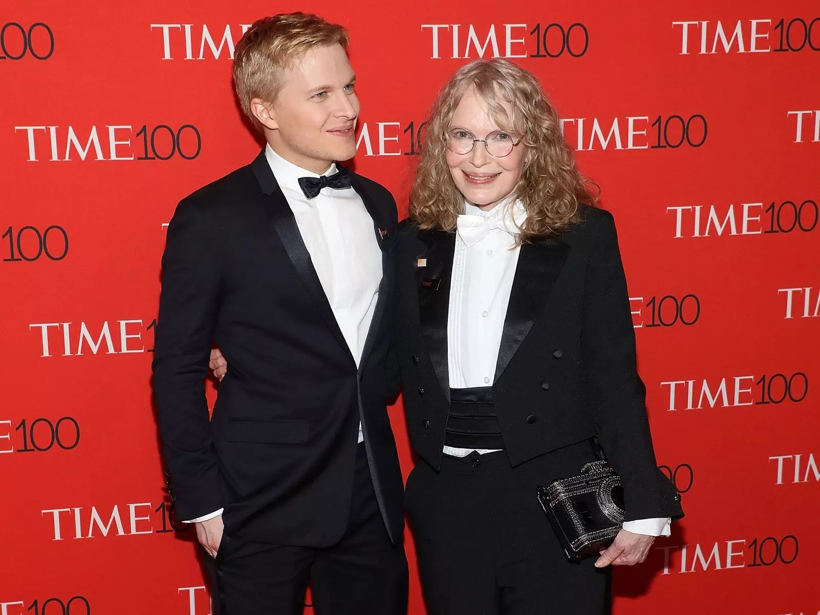 Ronan Farrow reponn akizasyon scandales, frè l ', Moyiz