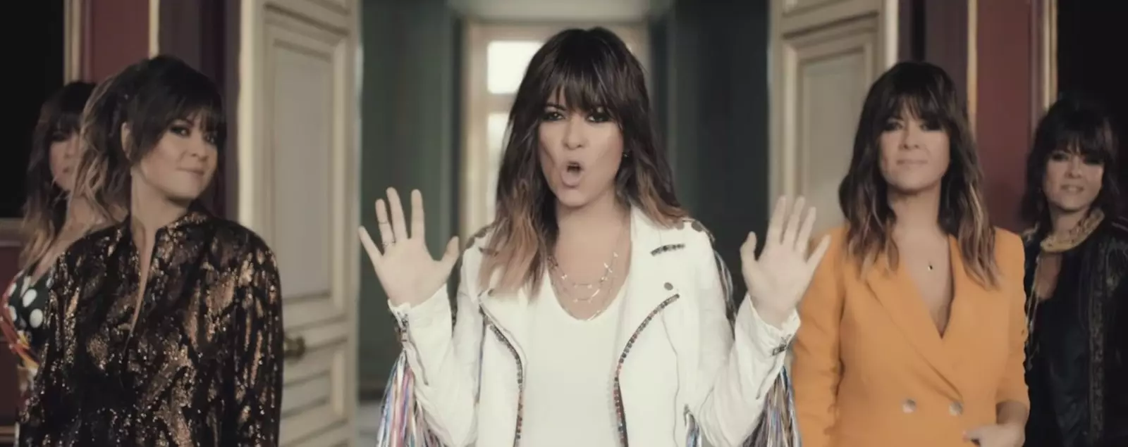 Пејачката и текстописец Ванеса Мартин во видео клипот за 'Inventas'.