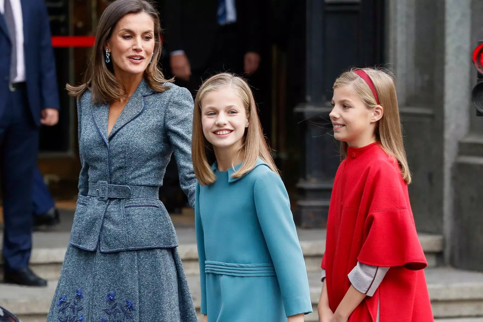 Dronningen med sine døtre den 31. oktober på grundlovens 40 års jubilæum.