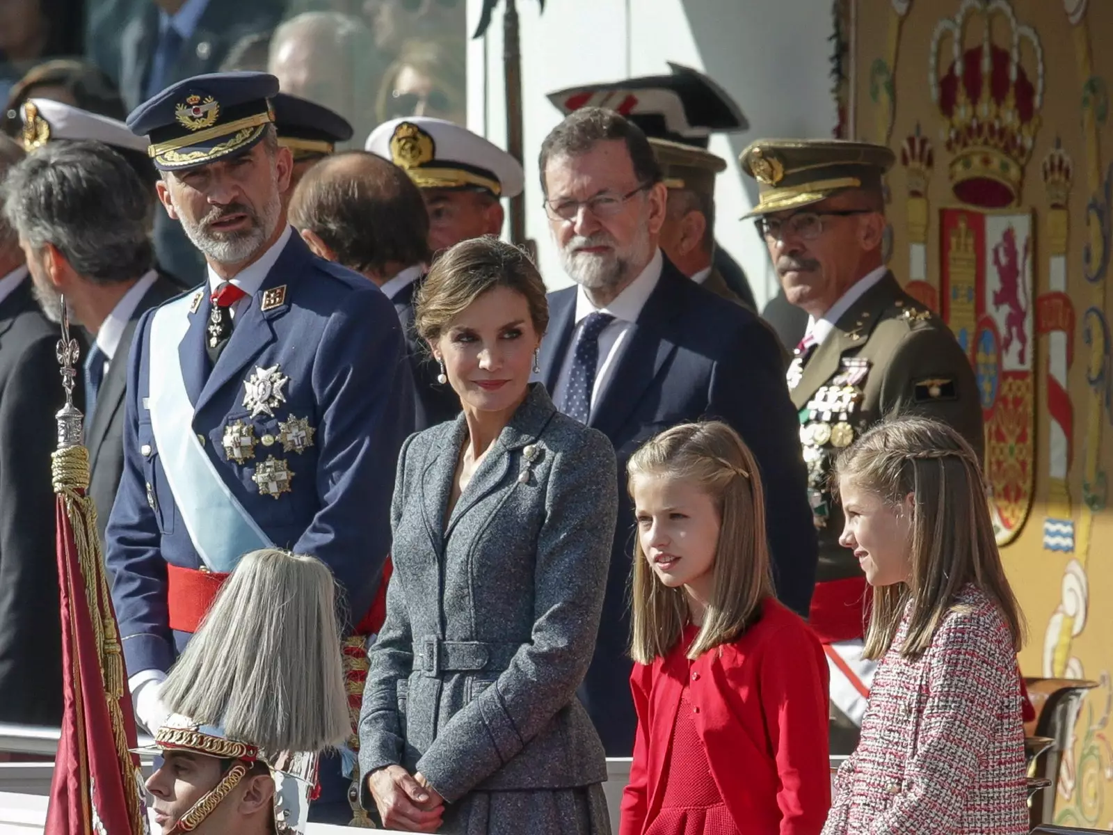 Kraljevi i infante u paradi na dan državnog praznika