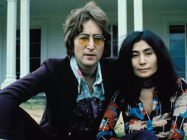 Yoko Ono e John Lennon nos anos setenta.