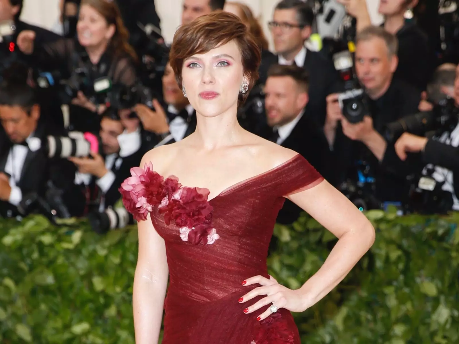 Scarlett Johansson verteidegt sech nodeems se Marchesa um Met Gala droen
