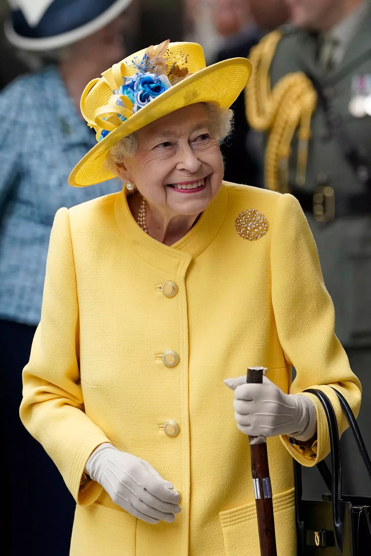 图片中可能有 Clothing Hat Apparel Elizabeth II Human Person Coat 和 Sun Hat