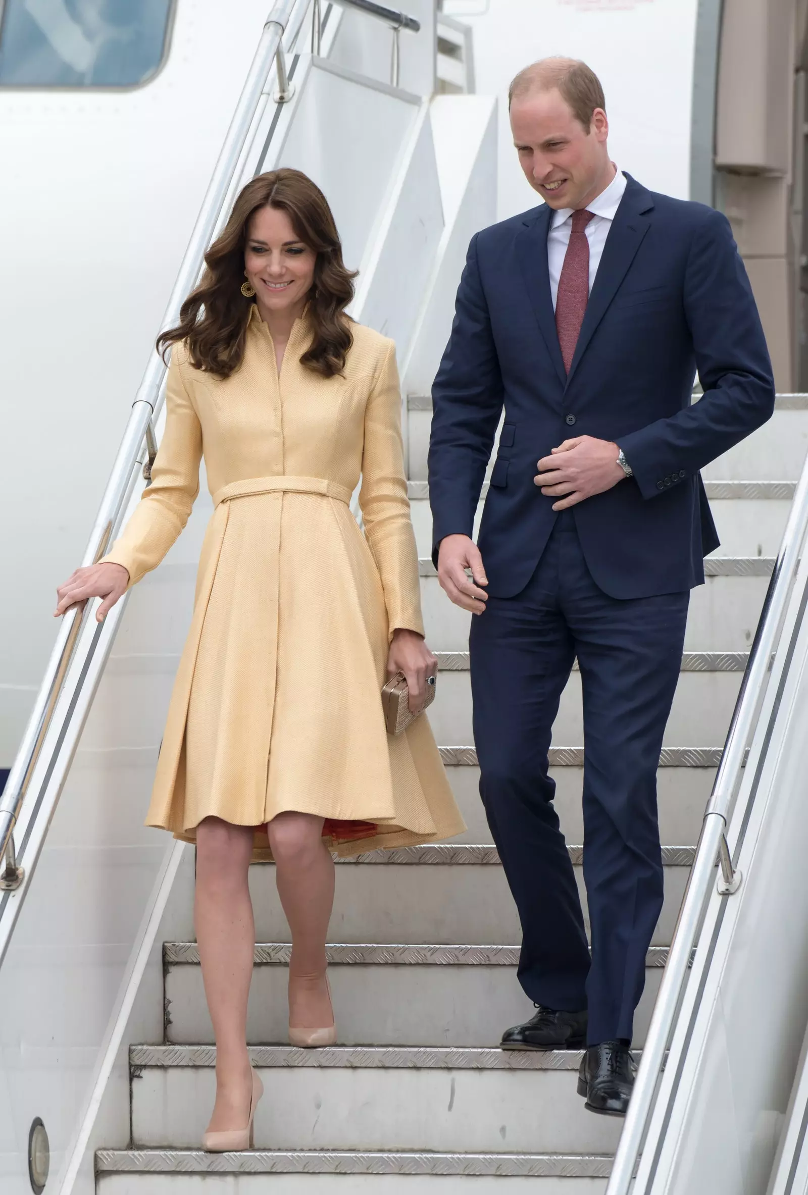 Fetišovým oděvem Kate Middleton jsou tyto šaty Emilia Wickstead, které má v šesti různých barvách