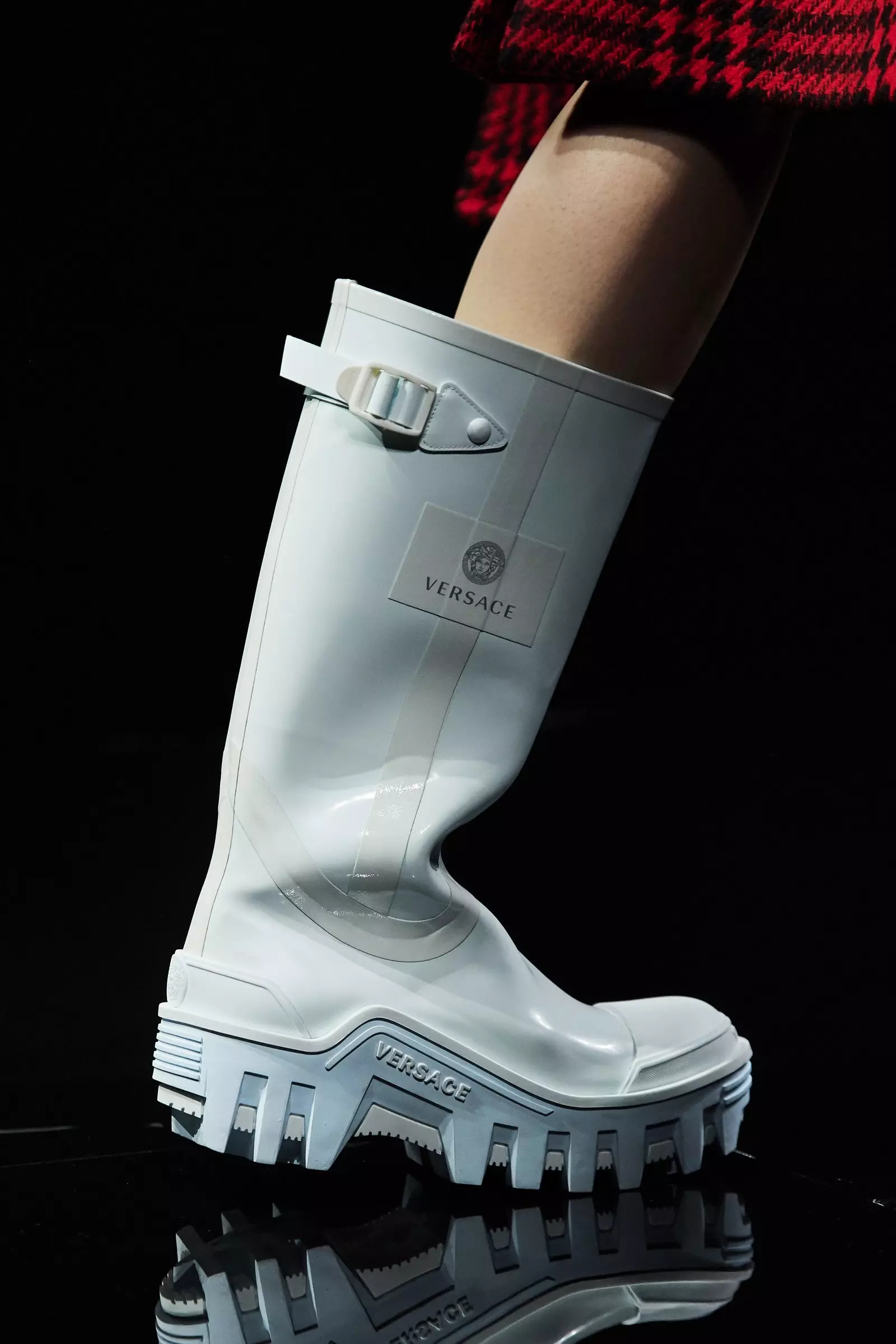 Botas Versace Outono Inverno 2020.