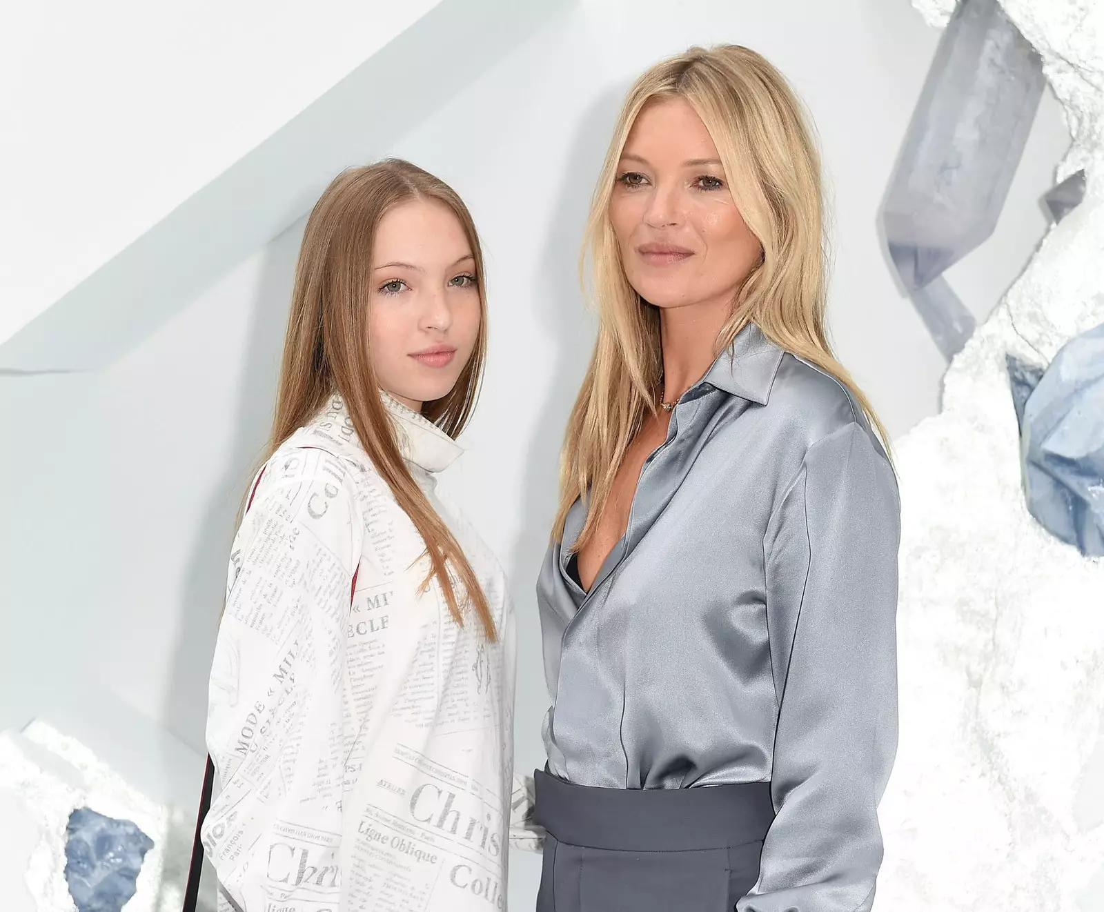 Lila Moss amb la seva mare Kate Moss a la desfilada de la col·lecció primavera-estiu 2020 d'home de Dior. A París...