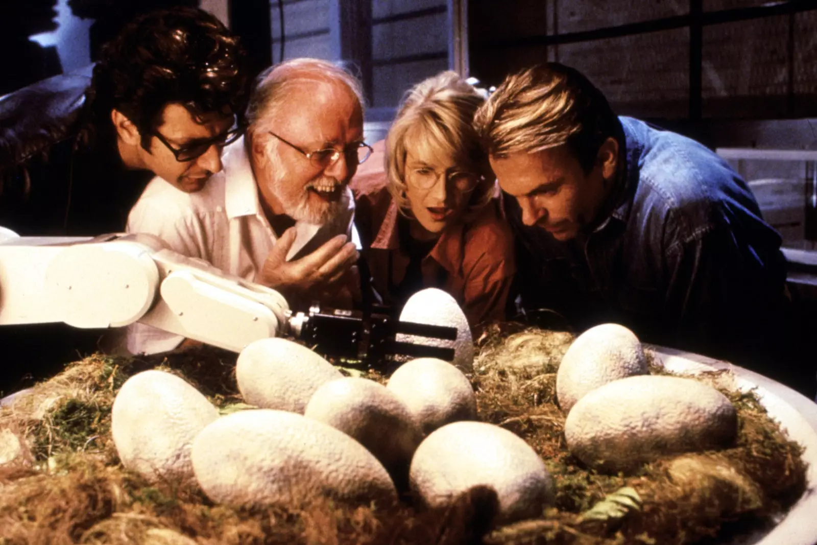Nuotraukoje gali būti žmogus Richardas Attenborough augalinis vaisinis maistas Laura Dern Sam Neill Jeff Goldblum ir melionas