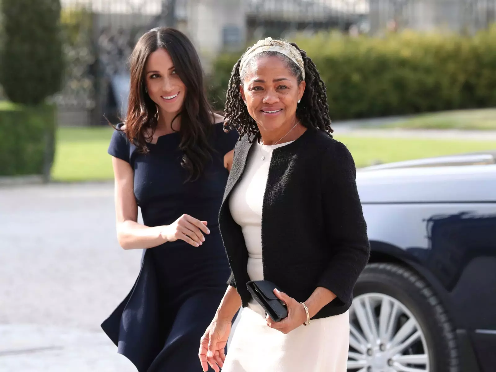 Meghan Markle và Doria Ragland.