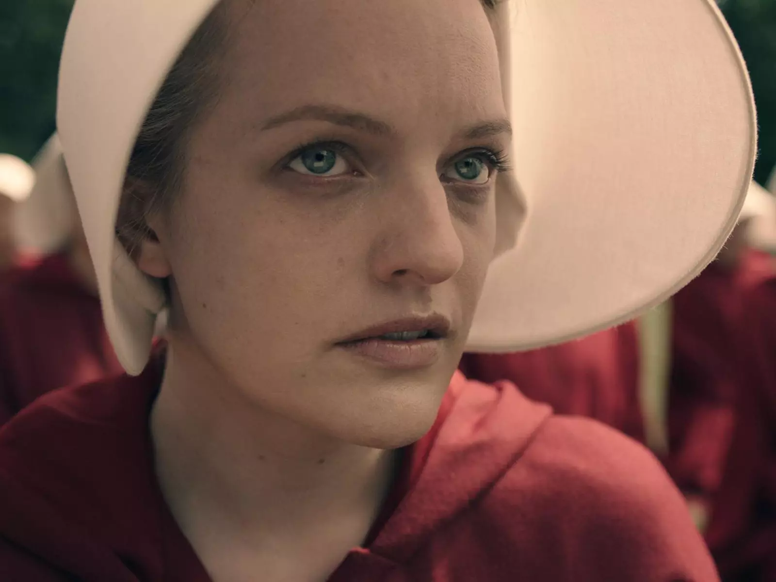 Elizabeth Moss ni Offred, mhusika mkuu asiyepingika wa 'Hadithi ya Handmaid' ambaye tunaweza kuona hapa kwenye HBO Uhispania.