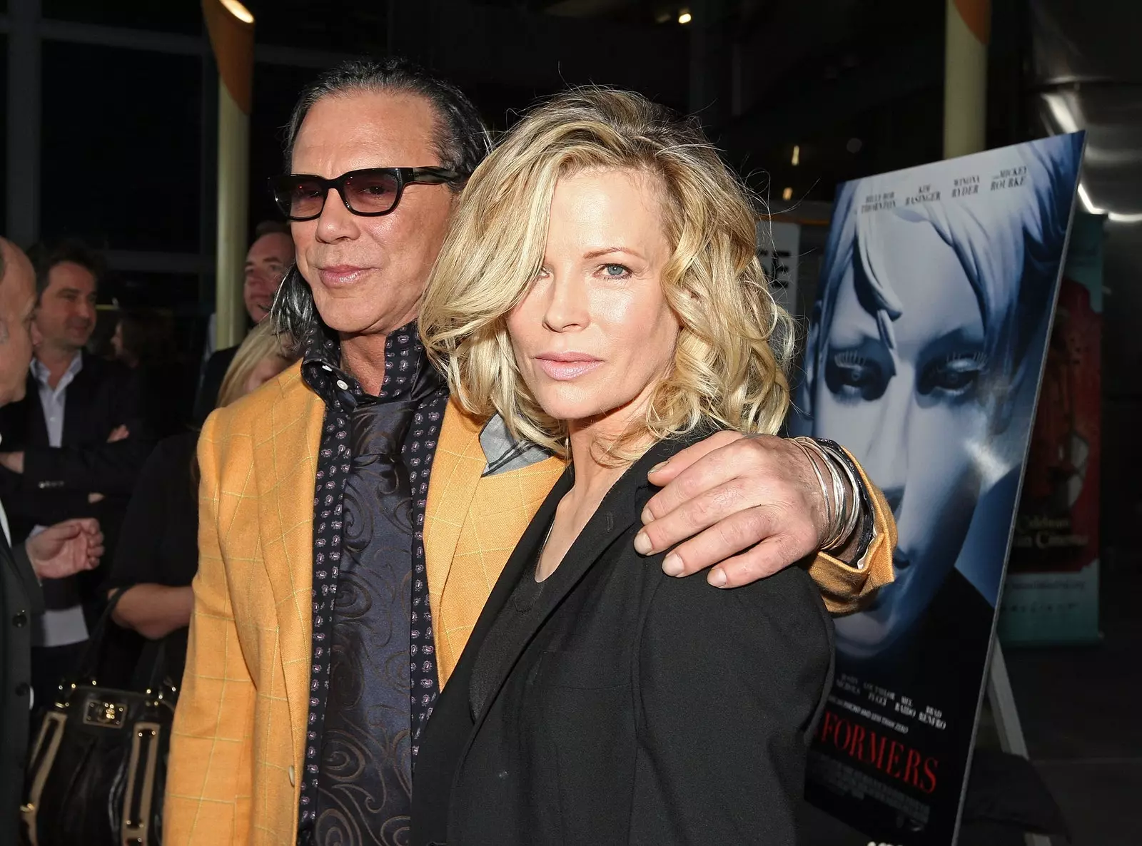 Kim Basinger agus Mickey Rourke ag an gcéad taibhiú de The Informers in 2009.