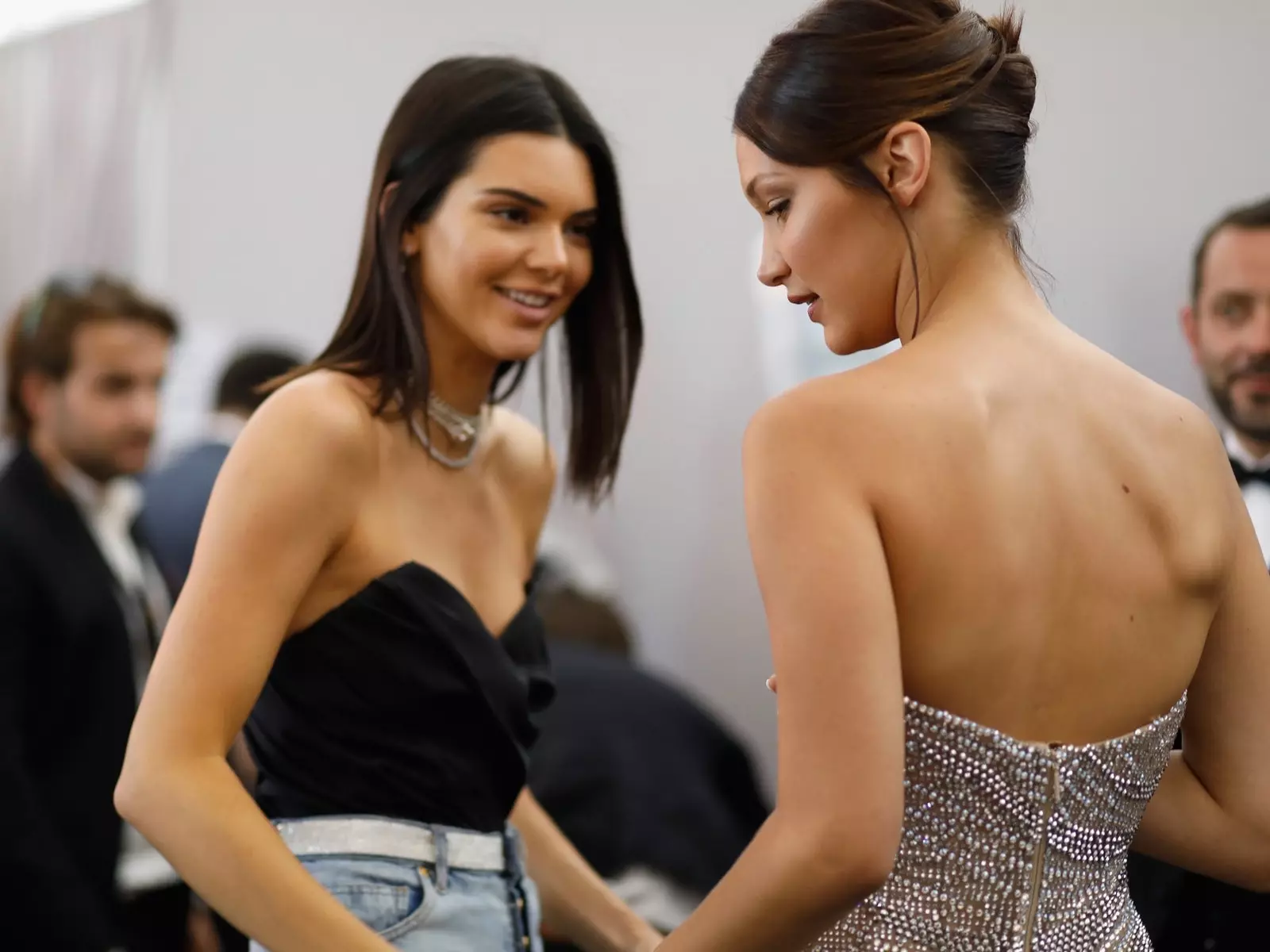 Bella Hadid ødelegger et troll som fornærmet henne og Kendall Jenner