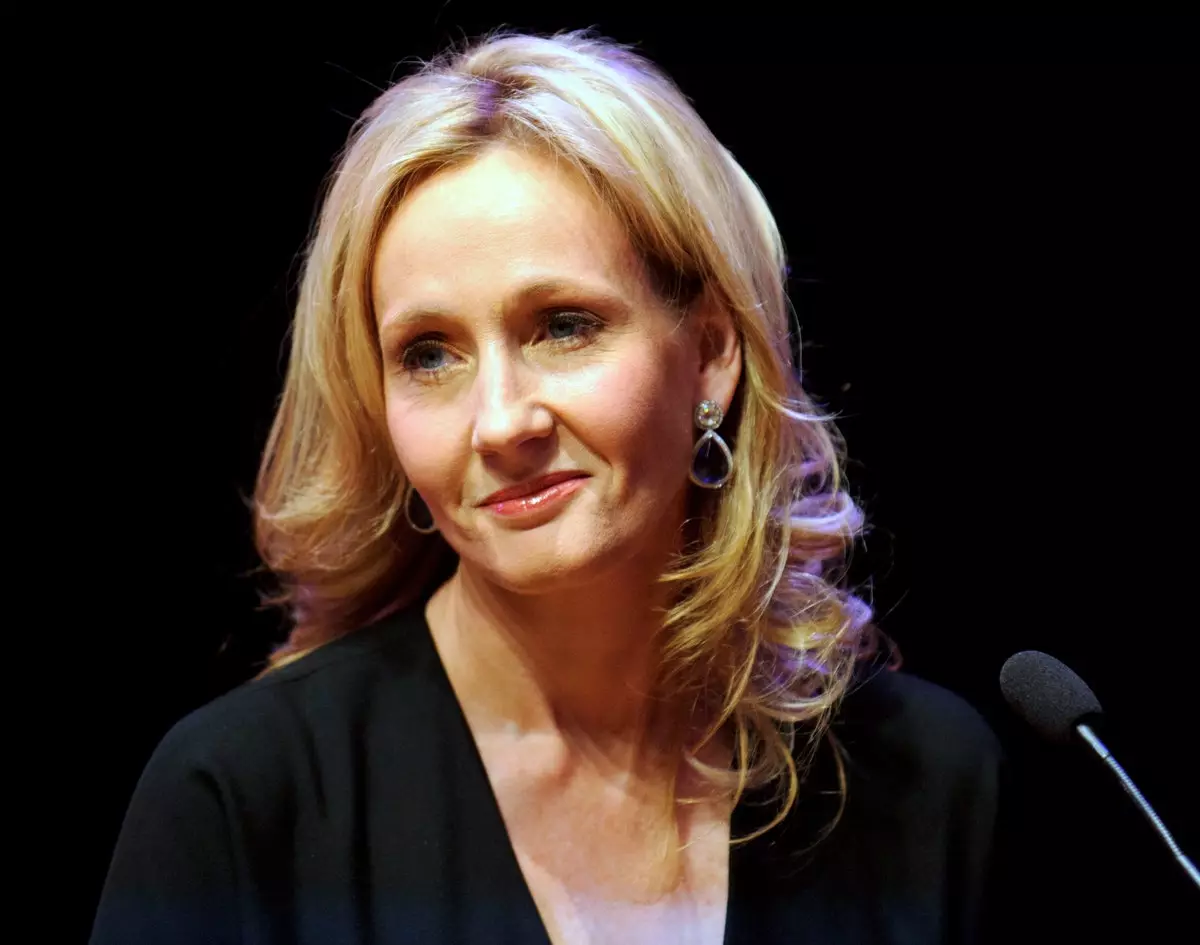 J.K. Rowling bilionária escritora de tweeters.