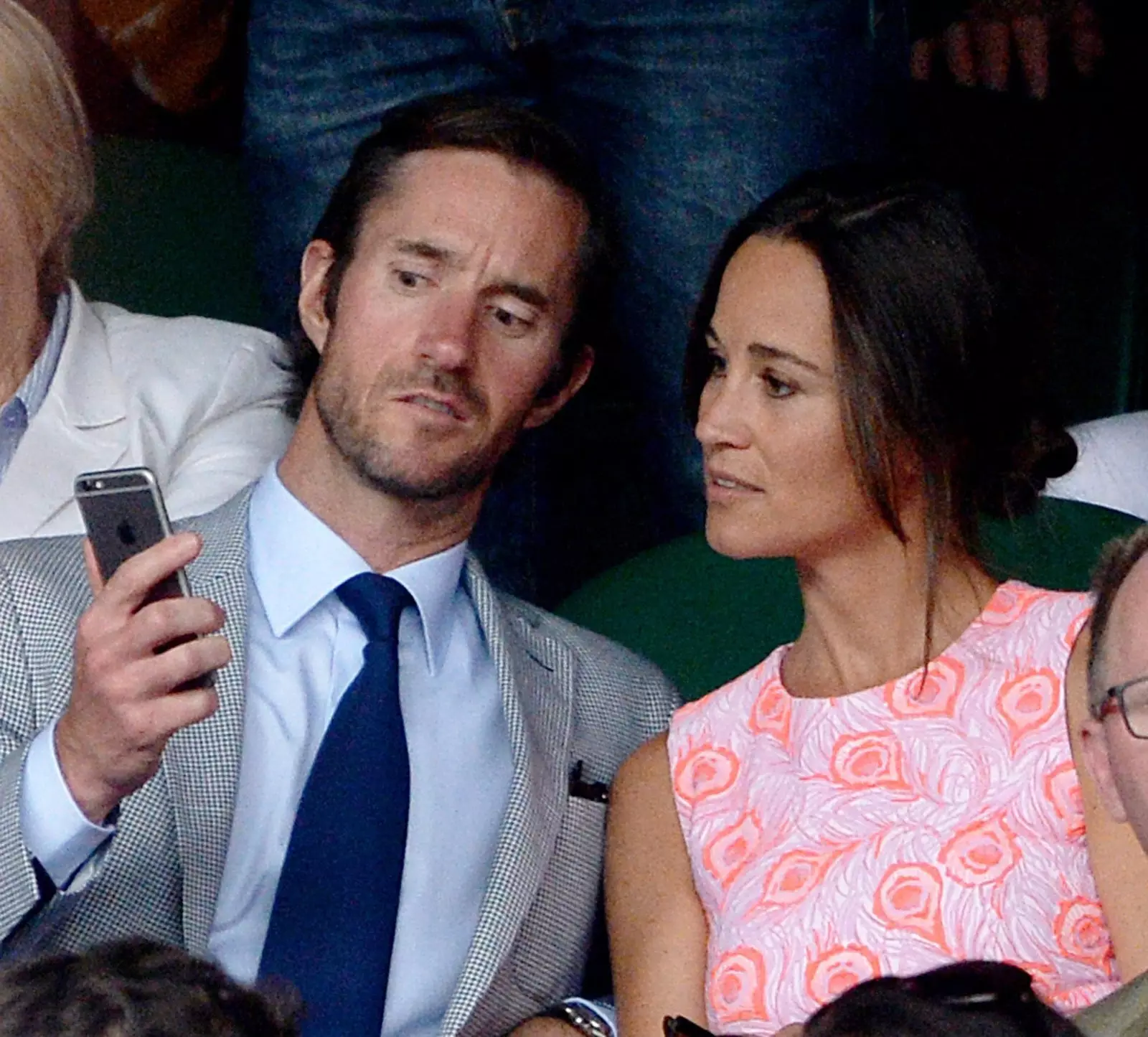 James Matthews u Pippa Middleton fit-tennis naturali tagħhom.