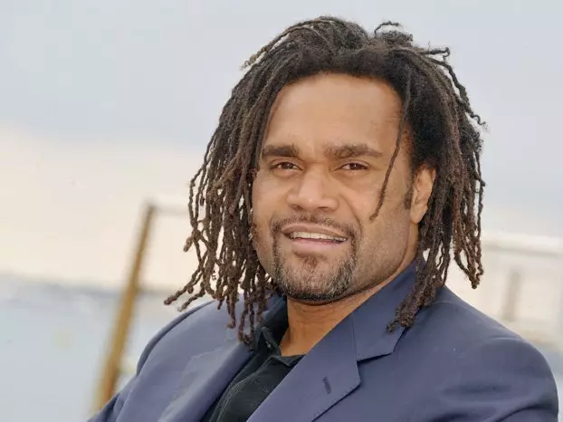 គ្រីស្ទាន Karembeu